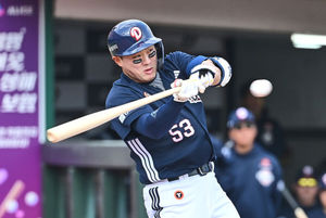 ‘이승엽 사퇴→전격 2군행’ 78억 FA, 뜬공-뜬공-삼진-땅볼…타격감 언제 살아날까 - OSEN