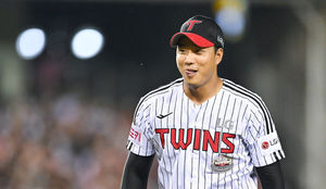 “왔다 갔다 하면 소용없다” 염경엽 감독, 157km 사이드암 1군 복귀 서두르지 않는 이유 - OSEN