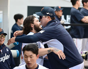 트리플 크라운 폰세,'원하는 건 동료들의 포옹뿐이에요' [김성락의 Knock] - OSEN