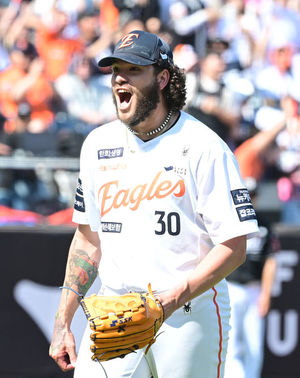 폰세 ML 돌아가면 한화 어쩌나, 너무 잘해도 걱정이라니…페디도 못한 외인 최초 4관왕 페이스 - OSEN