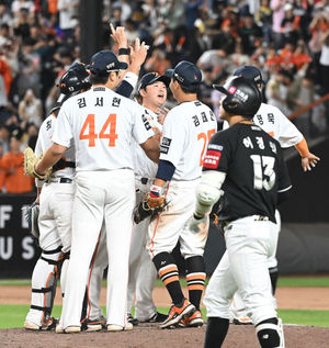 김경문표 '더블 스틸' 또 나왔다, 한화 기막힌 역전승…1위 LG에 0.5G 맹추격 "선수들이 포기하지 않았다" - OSEN