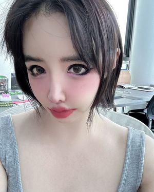 '11kg 감량' 박봄, LA 안 가고 한국 사무실에…필터 논란 없는 '리얼 미모' - OSEN