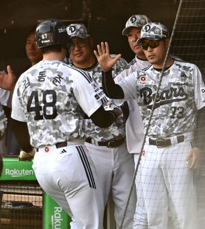 [사진]조성환 감독대행, 선제 득점 좋아 - OSEN