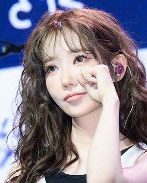 [사진]QWER 마젠타, '큰 눈으로 눈물 참기' - OSEN