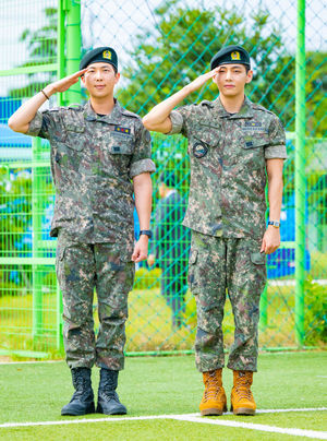 [사진]BTS 뷔-RM,'전역을 명 받았습니다' - OSEN