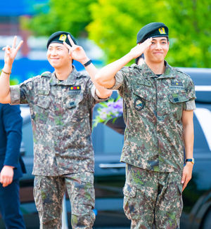 [사진]BTS RM-뷔,'행복한 전역식' - OSEN