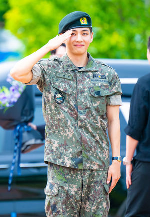 [사진]BTS 뷔,'다시 한번 충성' - OSEN