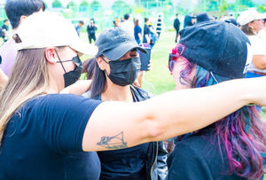 [사진]BTS 뷔-RM 군제대 눈물 보이는 해외 아미들 - OSEN