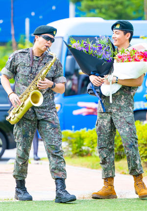[사진]BTS RM-뷔,'행복한 군제대' - OSEN