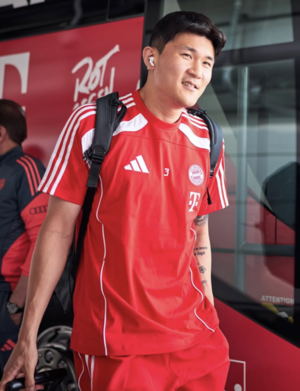 '이적설 중심' 김민재, 바이에른 선수단과 '클럽 WC' 결전지 미국으로... 새 유니폼 모델도 - OSEN