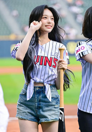 [사진]하츠투하츠 이안, 야구 팬 여러분 반가워요 - OSEN
