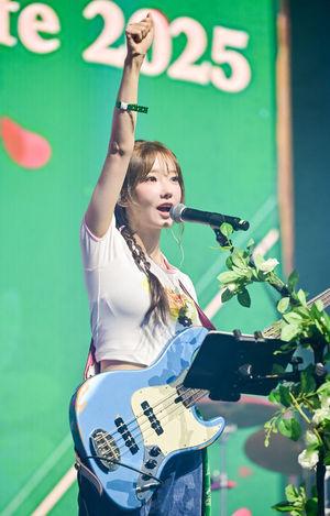 [사진]QWER 마젠타,'뷰민라 재밌나요?'' - OSEN