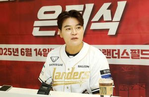 “4년밖에 안뛰었는데…정말 감사해” 추신수, 은퇴식에 감동…SSG, 17번 달고 뛴다 [오!쎈 인천] - OSEN