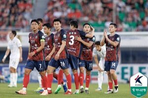 '이동준 한 방' 김천, 포항 꺾고 4G만에 승리 신고 - OSEN