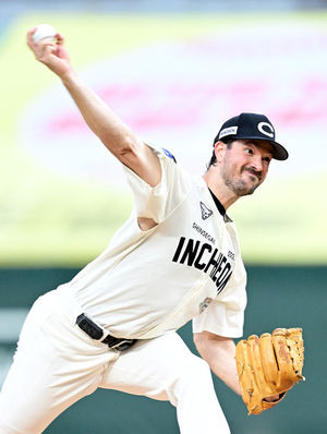 ‘KKKKKKKKKKK’ 앤더슨, 157km 쾅! 7이닝 무실점 완벽투…폰세 제치고 ERA 1위 등극 [오!쎈 인천] - OSEN