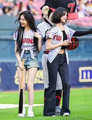 하투하 이안-지우, LG트윈스 유니폼 입고 ‘상큼美 폭발’…야구장 접수한 두 소녀의 매력[지형준의 Behind] - OSEN