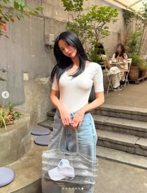 권나라, ‘172cm 50kg’ 우월한 몸매 종결자..흰티+청바지의 정석 - OSEN