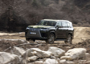 "어떤 험지에서도 안전하게 돌아오는" 렉서스 기함의 약속, LX 700h - OSEN