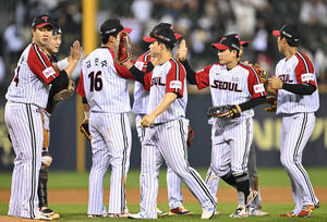 [사진]대승 기뻐하는 LG - OSEN