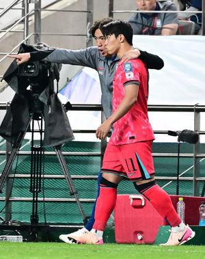 ‘조현우, 황희찬이 후보에도 없다니…’ 한국축구 무시하는 AFC, 아시아 월드컵 베스트11 후보에 한국선수 단 5명 - OSEN