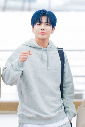 [사진]TXT 태현,'손하트 받으세요' - OSEN