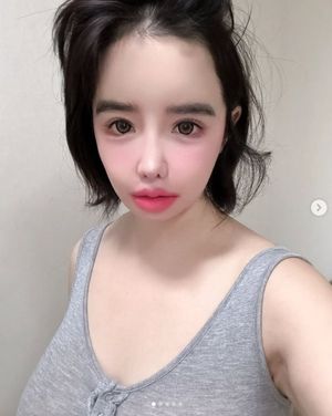 박봄, 필터 아니라는데..핑크빛 오버립으로 완성된 동안 미녀 - OSEN