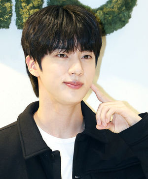 [사진]BTS 진,'귀엽게 볼콕' - OSEN