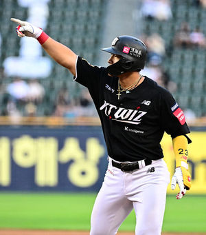 [사진]안현민, 선제 적시타 날렸다 - OSEN