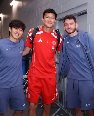 '우리 우정 이대로 쭉' PSG-바이에른 경기서 김민재-이강인-흐비차 나란히 사진 '찰칵' - OSEN