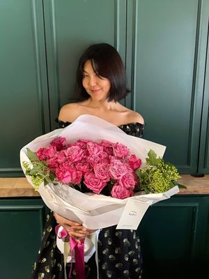 '14kg 감량' 한혜연, 꽃다발에 가려지는 마른 몸…'46kg' 러블리 소녀 - OSEN