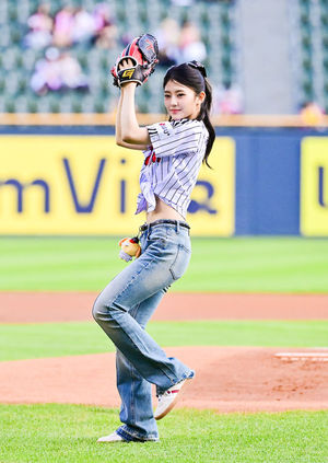 [사진]키라스 하린,'허리라인 드러낸 채' - OSEN