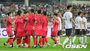 'WC 6회 연속 광탈 + 성인&유소년 다 못한다' 中 팬 폭발, 썩은 야채로 요리 못 한다’…팬들도 체념 선언 - OSEN