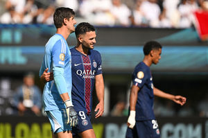 "가끔 이런 한방 필요해" 레알 골키퍼, PSG에 0-4 대패에도 핑계 없이 쿨한 인정 - OSEN