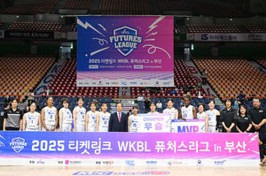 日 도쿄 하네다, 2025 WKBL 퓨처스 전승 우승...아이베 치캄소 MVP 선정 - OSEN