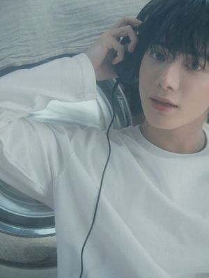 TXT 태현, 美 싱어송라이터 JVKE 신곡 ‘butterflies’ 피처링 참여 - OSEN