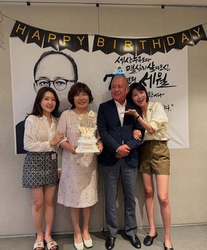 소녀시대 수영, '미모 복붙' 언니와 만났다...아버지 칠순날 '활짝' - OSEN