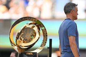 '5관왕 놓친' 엔리케, "내가 바보였다!" 결국 이성 잃고 페드루 폭행… FIFA 징계 가능성 - OSEN