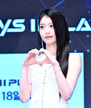 [사진]샤오팅, 순백의 하트 - OSEN