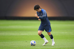 '대충격' 프랑스 현지 언론, "이강인, 사실 PSG의 심리전 카드...의도적으로 방출 명단 제외" - OSEN