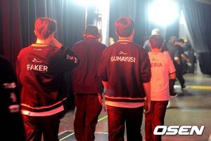 [EWC] '공포의 징크스'...T1, 초반 리드 뒤집히며 8강 1-1 허용 - OSEN