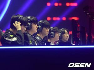 [EWC] ‘벼랑 끝 AL 반격’…젠지, ‘호프’ 시비르에 덜미 3세트 패배 - OSEN