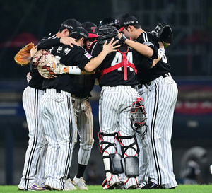 [사진]주중 시리즈 쓸어담으며 4연승 달리는 LG - OSEN