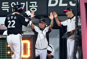 ‘KIA 포비아’ 극복→1위 한화 추격…개막 7연승 분위기네, 선발은 QS, 타선은 폭발하다 - OSEN