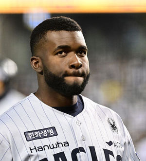 한화 배려 속에 대전서 일주일 더 있었지만…KBO 재취업 실패, 불운의 플로리얼 '27일 뒤늦은 미국 출국' - OSEN