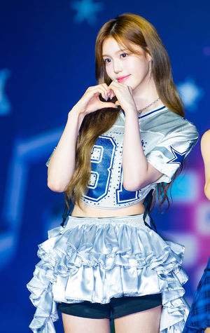 [사진]이즈나 정세비,'더 사랑스럽게' - OSEN