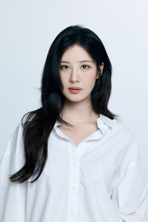 서현, 청초부터 시크까지..소속사 이적 후 새 프로필 공개 - OSEN