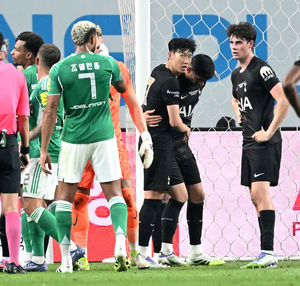 [사진]손흥민,'로메로 진정해' - OSEN