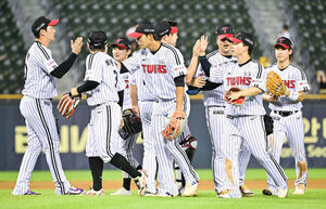 개막 13승2패 vs 후반기 13승2패, 어느 LG가 더 무서운가요…염갈량 “지금 케미가 더 좋다” - OSEN