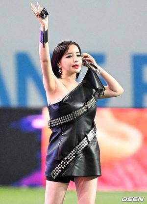 2NE1 박봄, 결국 활동 중단 발표.."충분한 안정 필요 소견" (전문) [공식] - OSEN