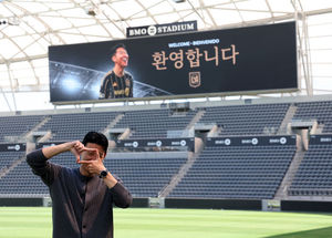 "다시 박스 안으로 돌아간다" LAFC, '꼴랑 5골' 지루의 실패에서 배운 '손흥민 사용법' - OSEN